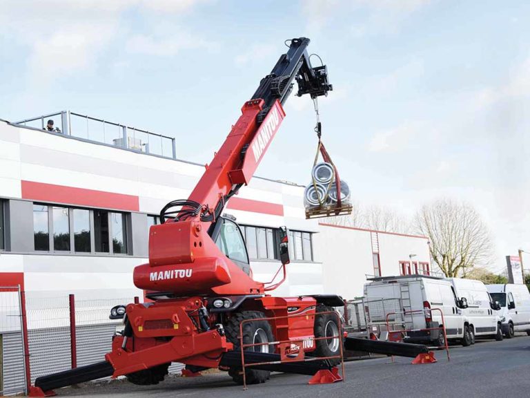 MANITOU MRT - Le chariot télescopique rotatif par Sofima