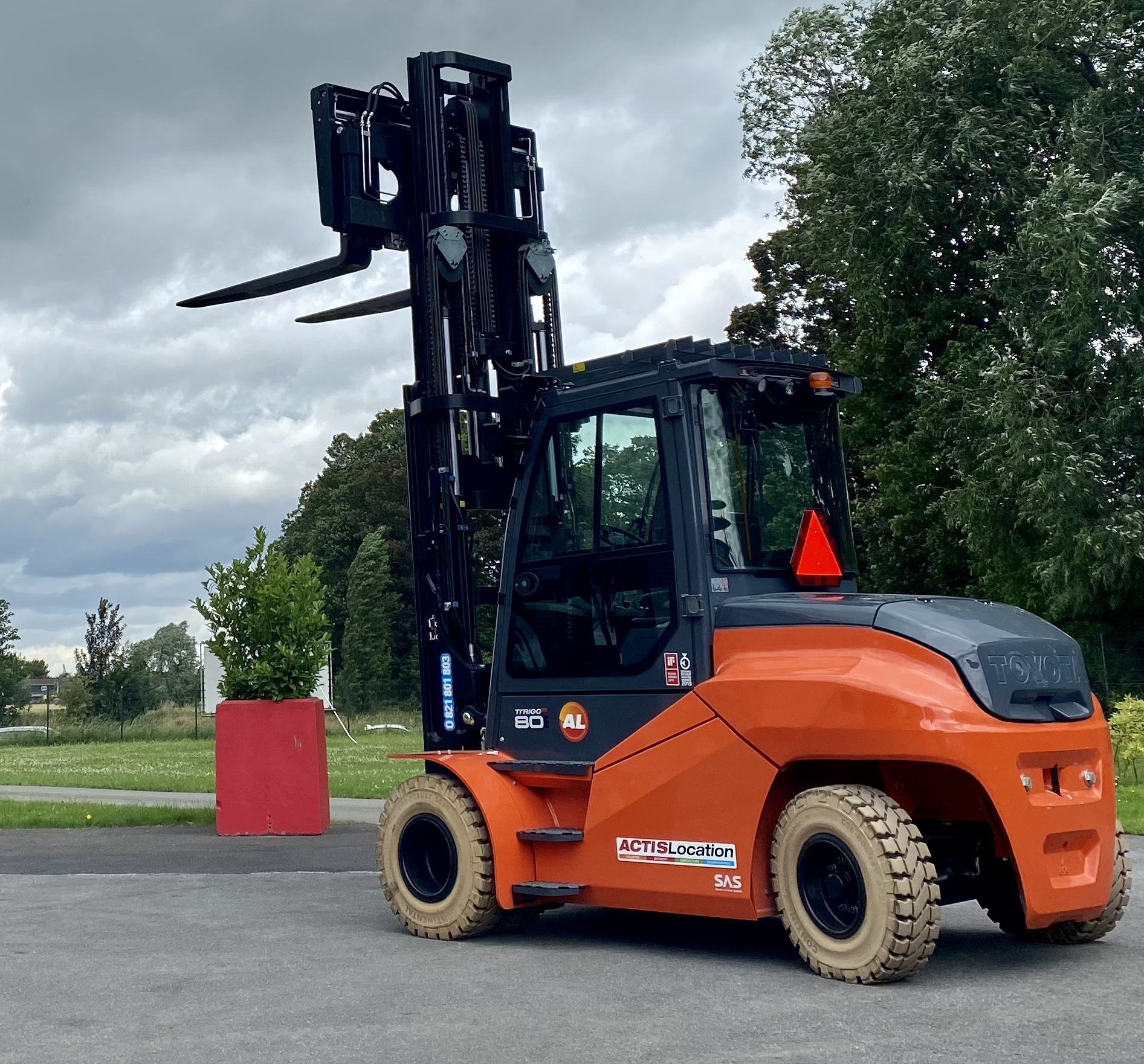 TOYOTA TRAIGO 80 – Un chariot gros tonnage dispo à la location ! - Sofima